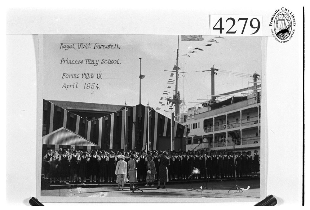 Students of Princess May School farewelling Queen Elizabeth and Prince ...